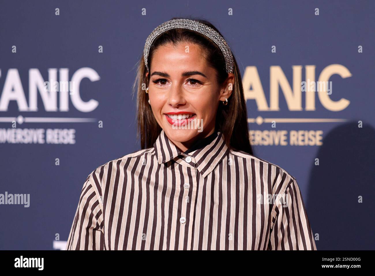Sängerin Sarah Engels bei der Eröffnung der Ausstellung Titanic: Eine ...