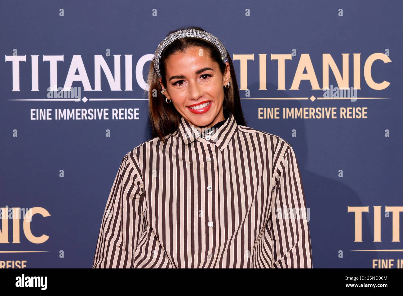 Sängerin Sarah Engels bei der Eröffnung der Ausstellung Titanic: Eine ...