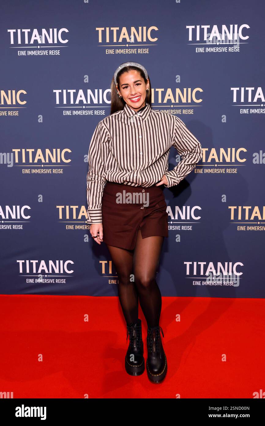 Sängerin Sarah Engels bei der Eröffnung der Ausstellung Titanic: Eine ...