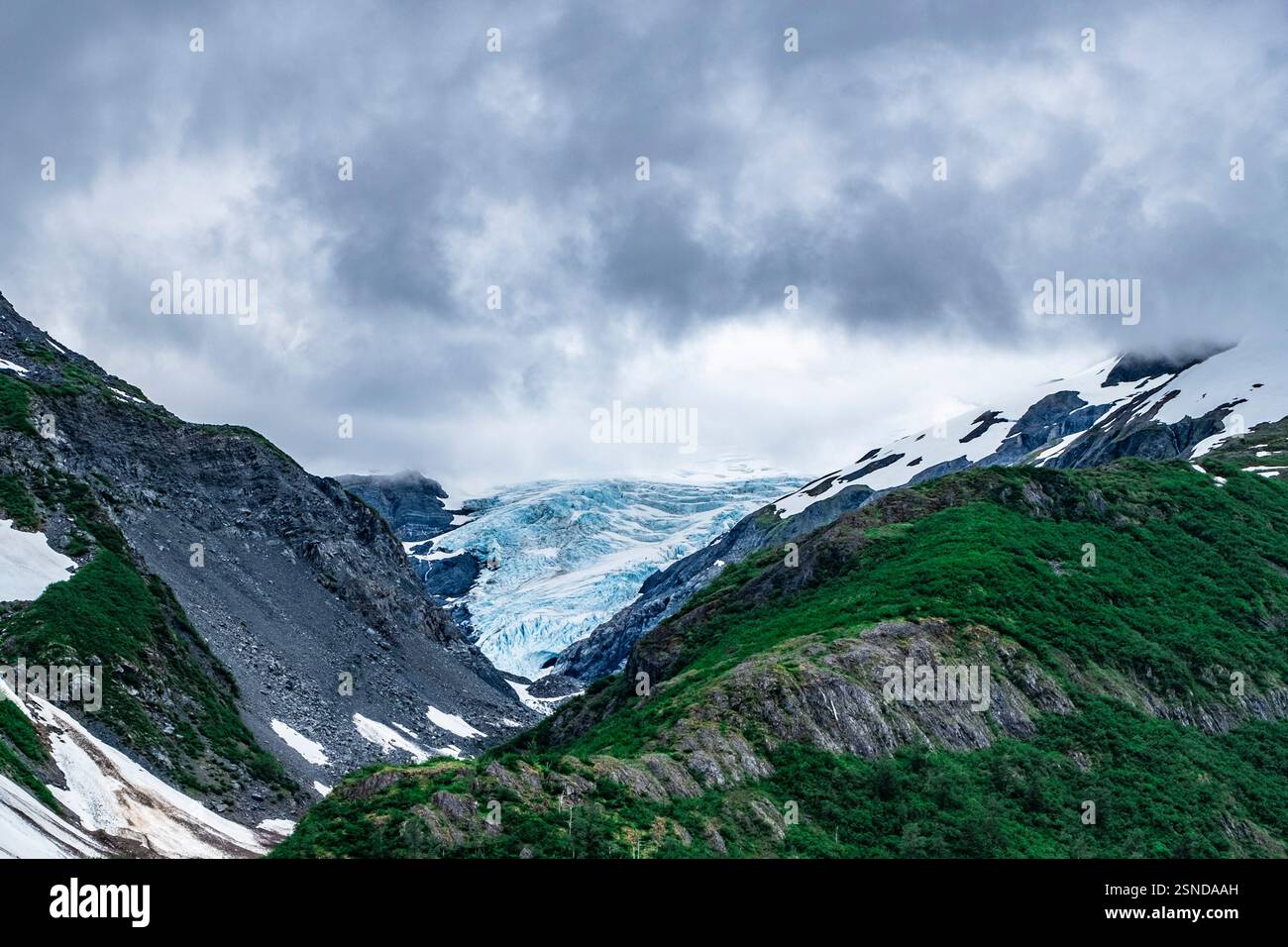Alaska range viewpoint hi-res stock photography and images - Alamy