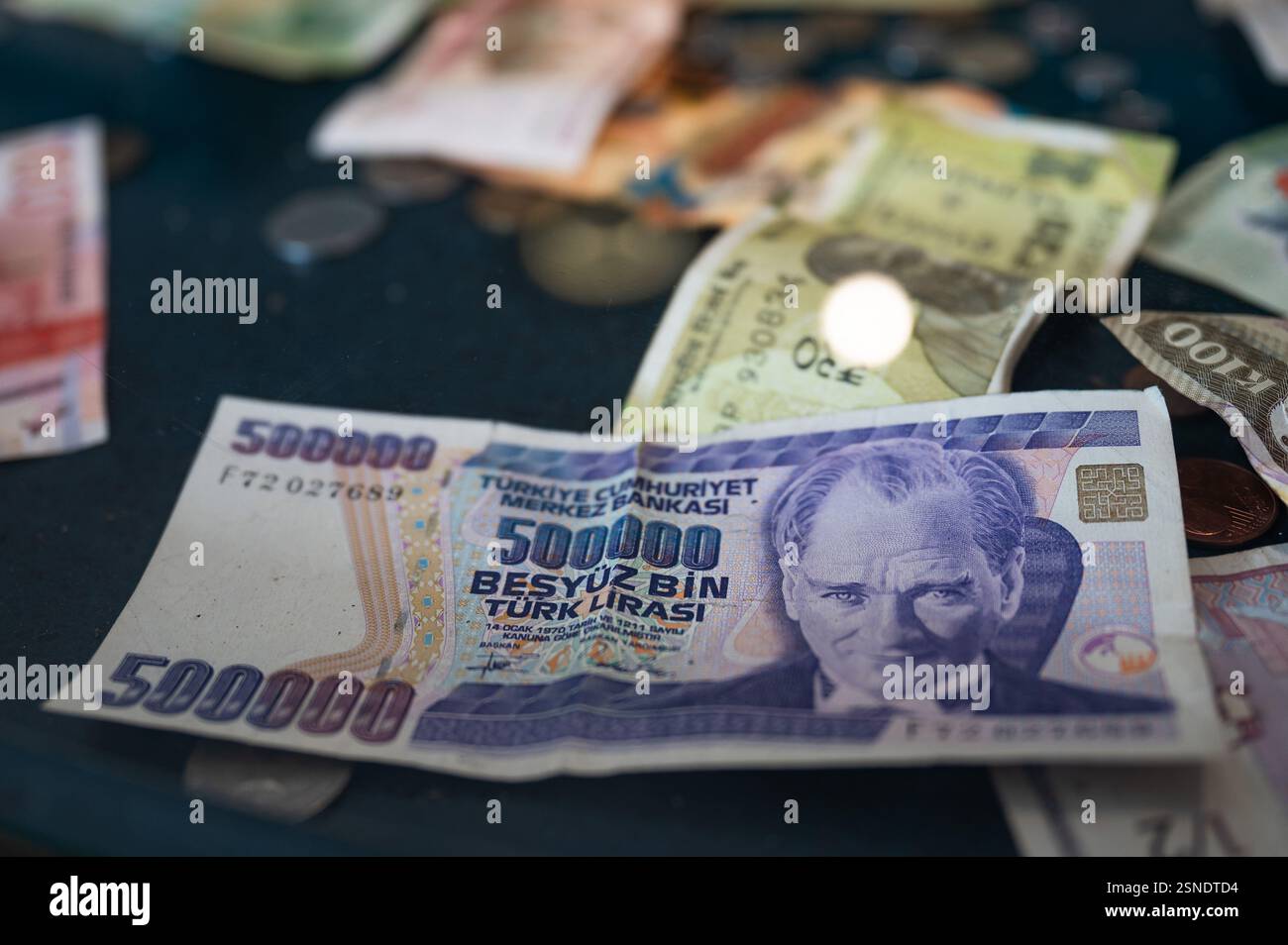 AUGUST 19, 2023: Turkish banknote,Turkish Lira 500 000 Stock Photo - Alamy