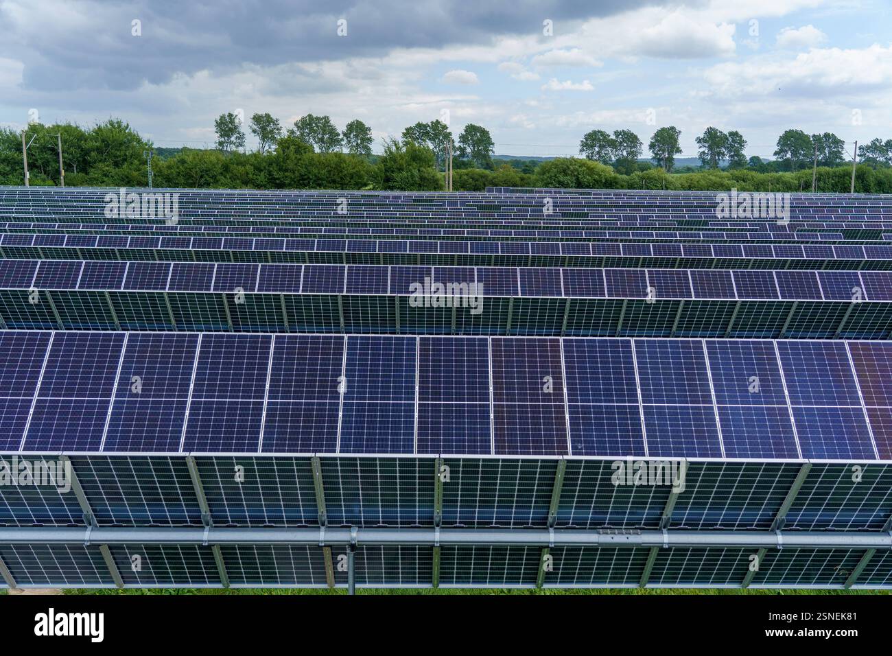 Deutschlands größter Solarpark mit 40.000 drehbaren Modulen eingeweiht ...