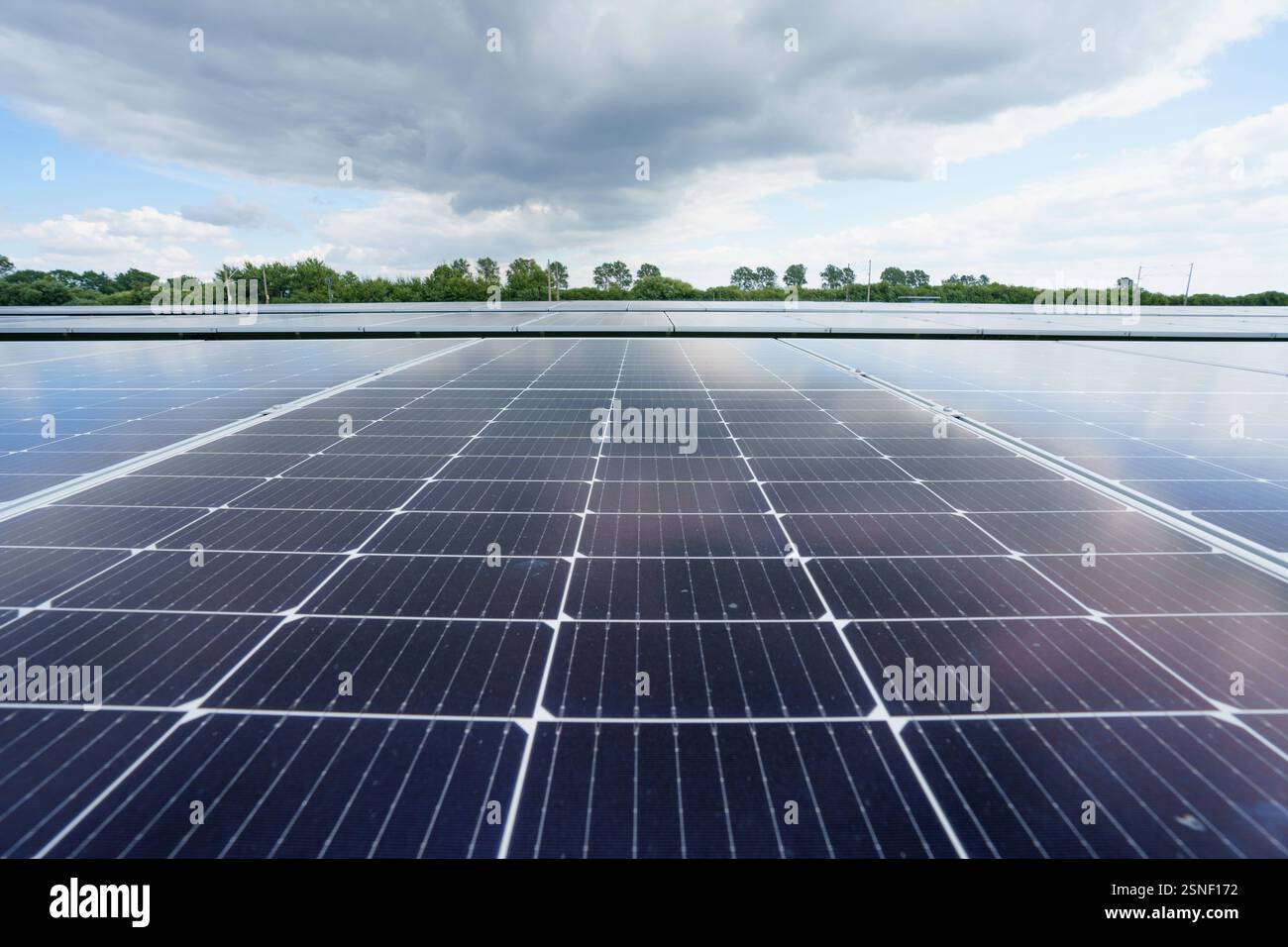 Deutschlands größter Solarpark mit 40.000 drehbaren Modulen eingeweiht ...