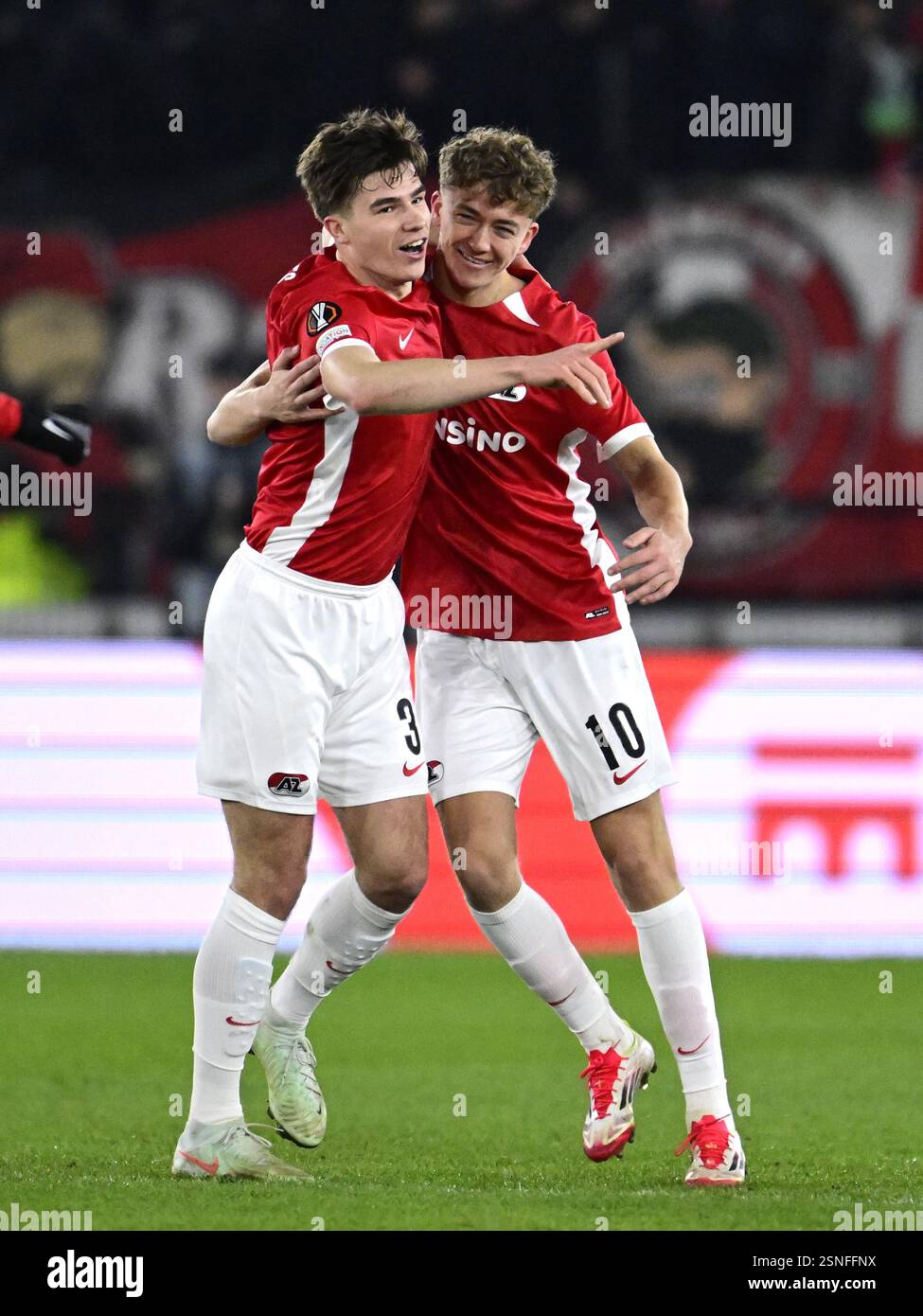 ALKMAAR - (l-r) Wouter Goes of AZ Alkmaar, Sven Mijnans of AZ Alkmaar celebrate the 1-0 during ...