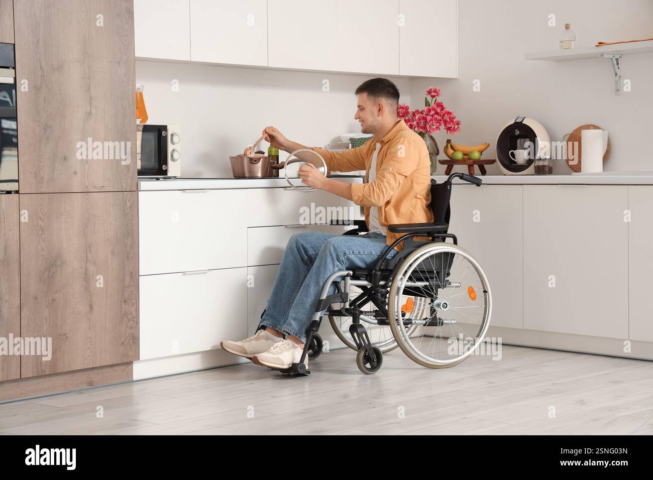 Wheelchair home cooking hi-res stock photography and images - Alamy