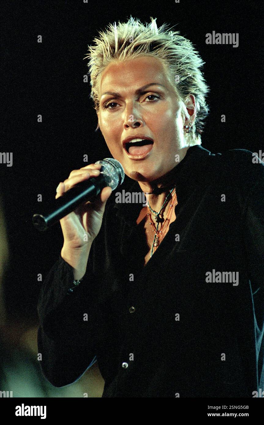 Anna oxa photo hi-res stock photography and images - Alamy