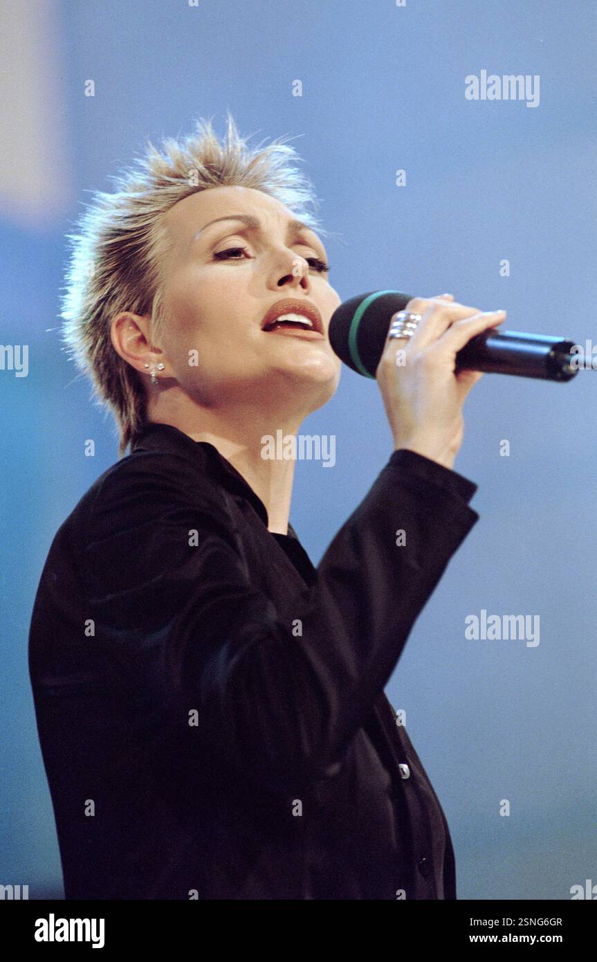 Anna oxa immagini 1997 hi-res stock photography and images - Alamy