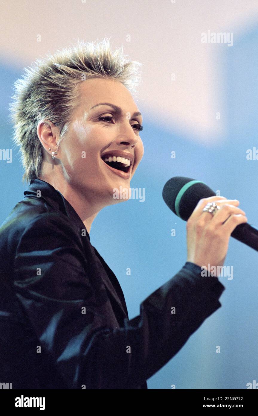 Anna oxa immagini 1997 hi-res stock photography and images - Alamy