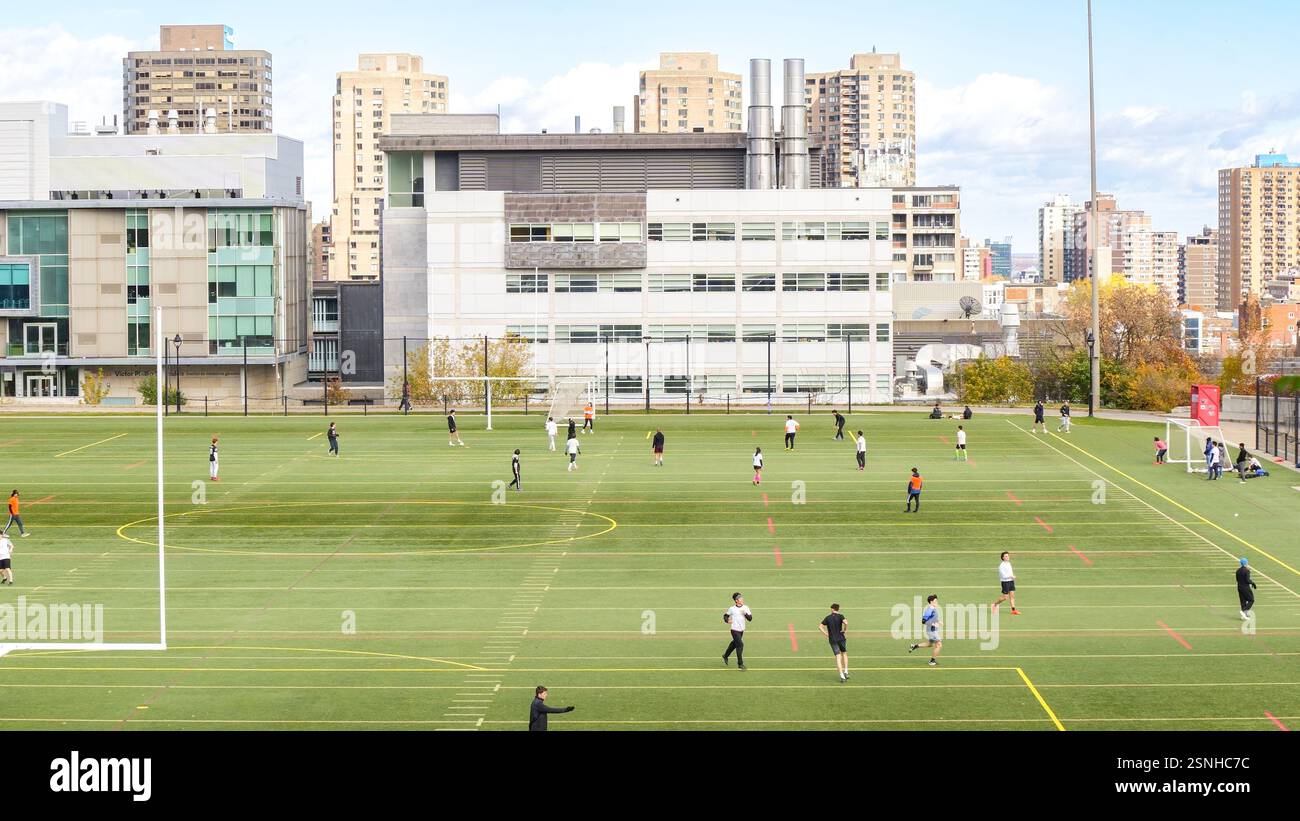 Youth playing soccer canada hi-res stock photography and images - Alamy