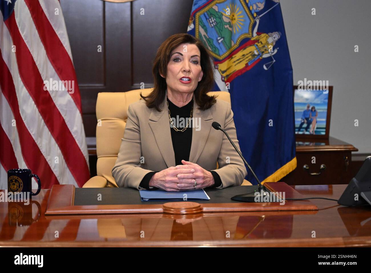 Photo by: NDZ/STAR MAX/IPx 2025 2/13/25 Governor Kathy Hochul makes a ...