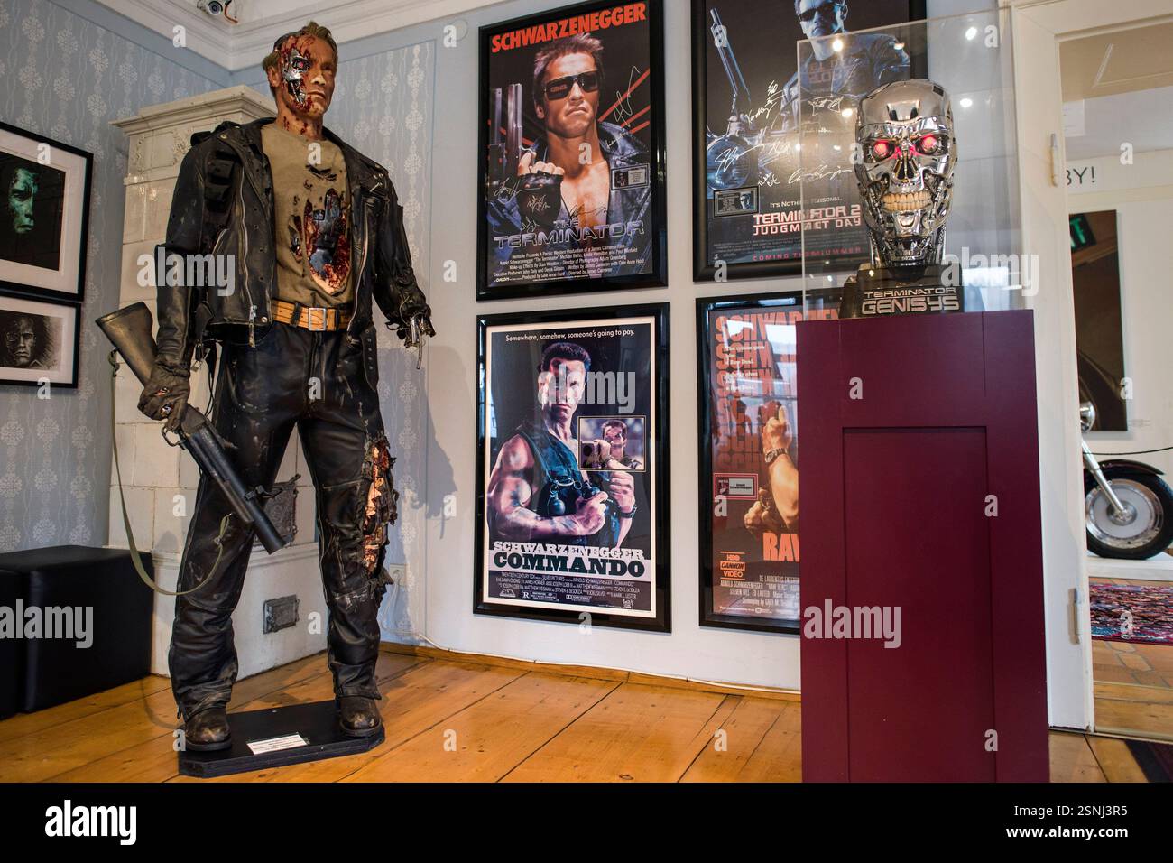 The mannequin of Arnold Schwarzenegger from the Terminator movie is ...