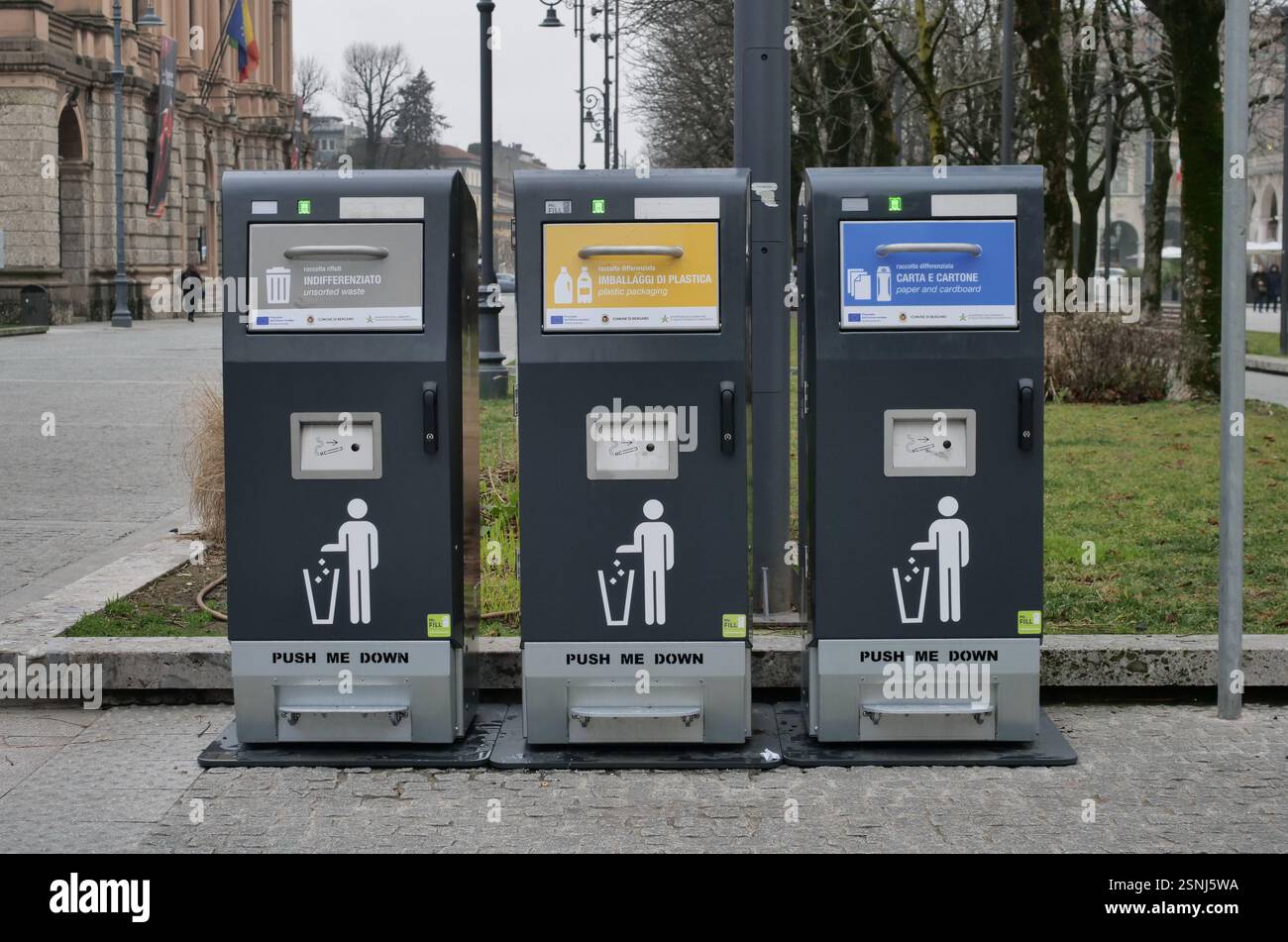 120 liter self-compacting bins for the separate collection of plastic ...