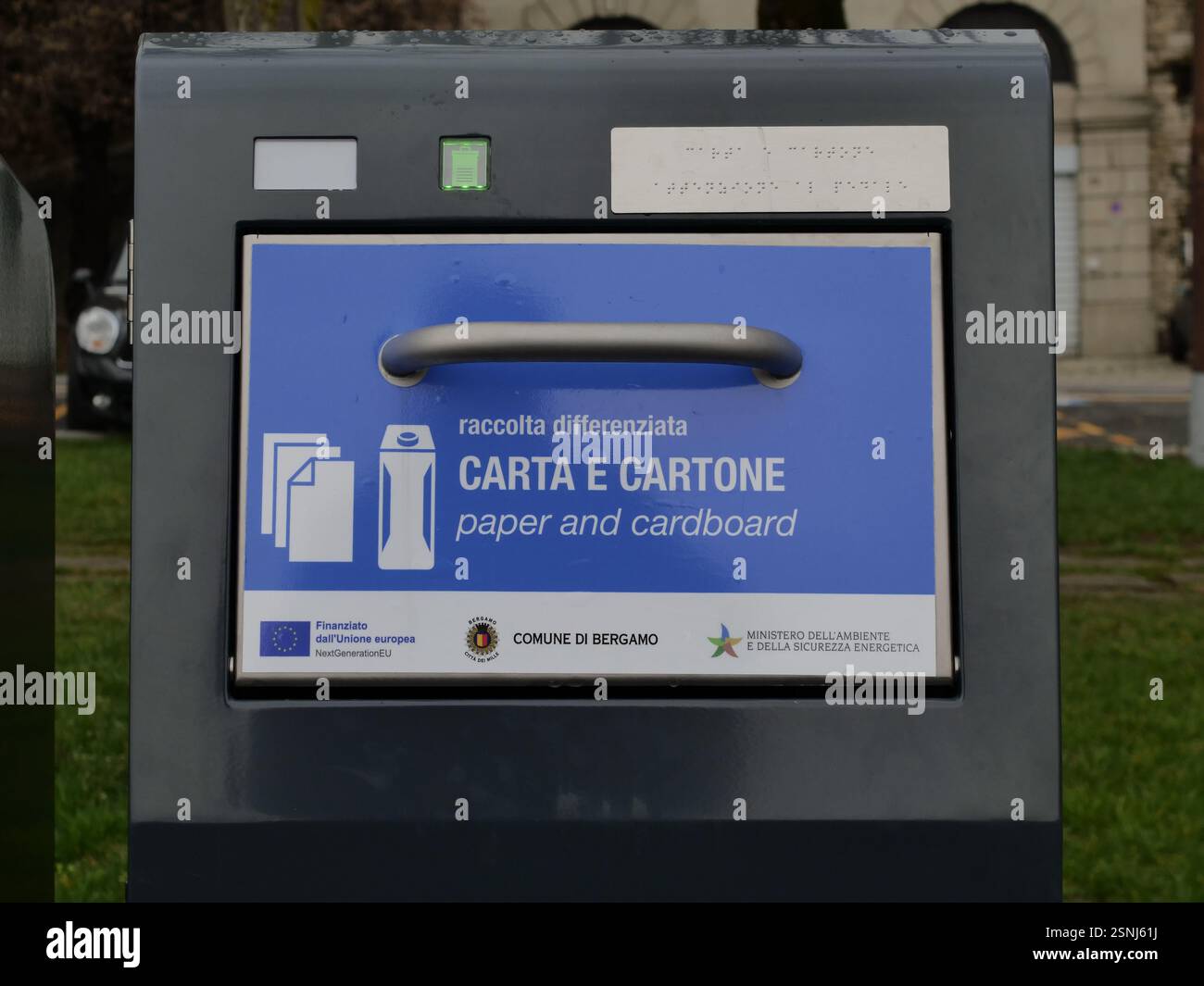 120 liter self-compacting bins for the separate collection of plastic ...