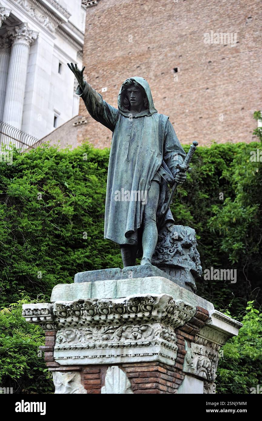 A picture of an ancient roman statue Stock Photo - Alamy