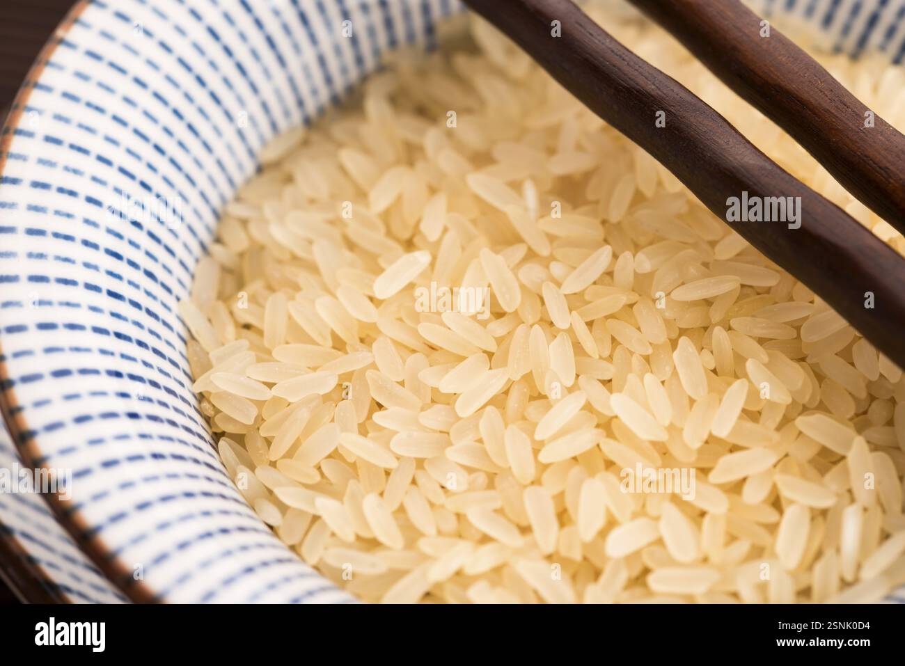 Bowl of parboiled risotto rice Stock Photo - Alamy