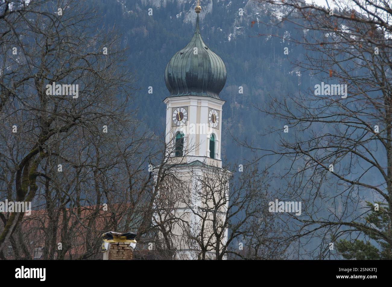 A tall, white clock tower with a green dome stands out in Germany ...