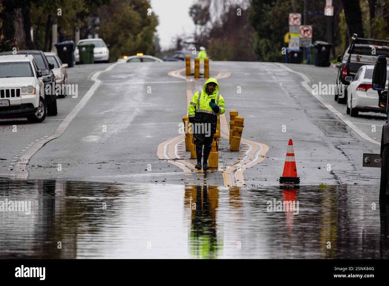 Los Angeles, USA. 13th Feb, 2025. Heavy rain falling in Los Angeles ...