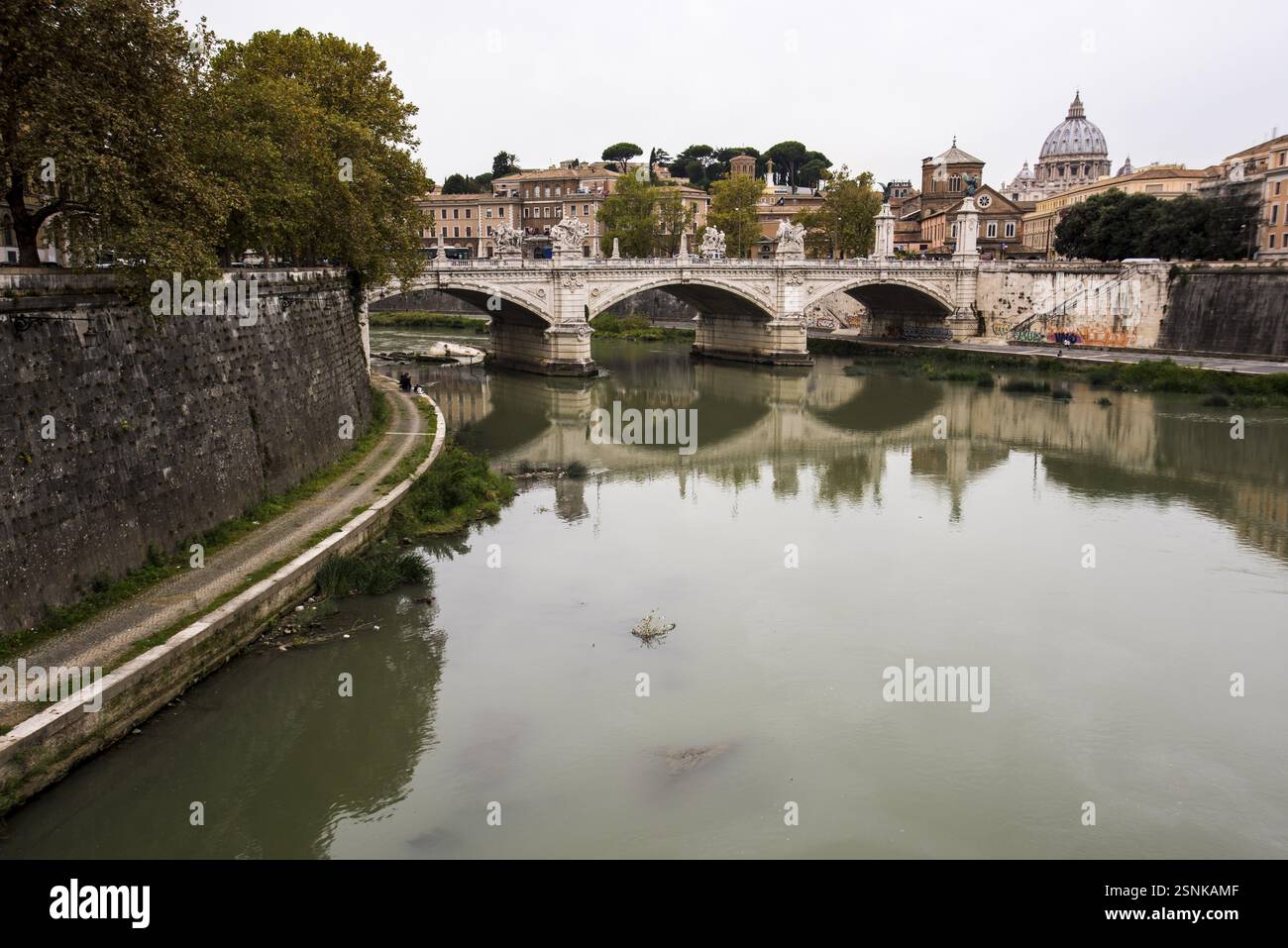 A picture of one of the bridges of Rome Stock Photo - Alamy