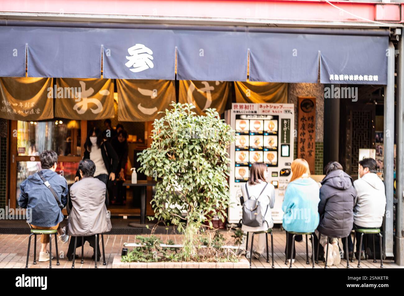 Monjayaki spots in Tsukishima and the journey from Tsukiji to Ginza ...