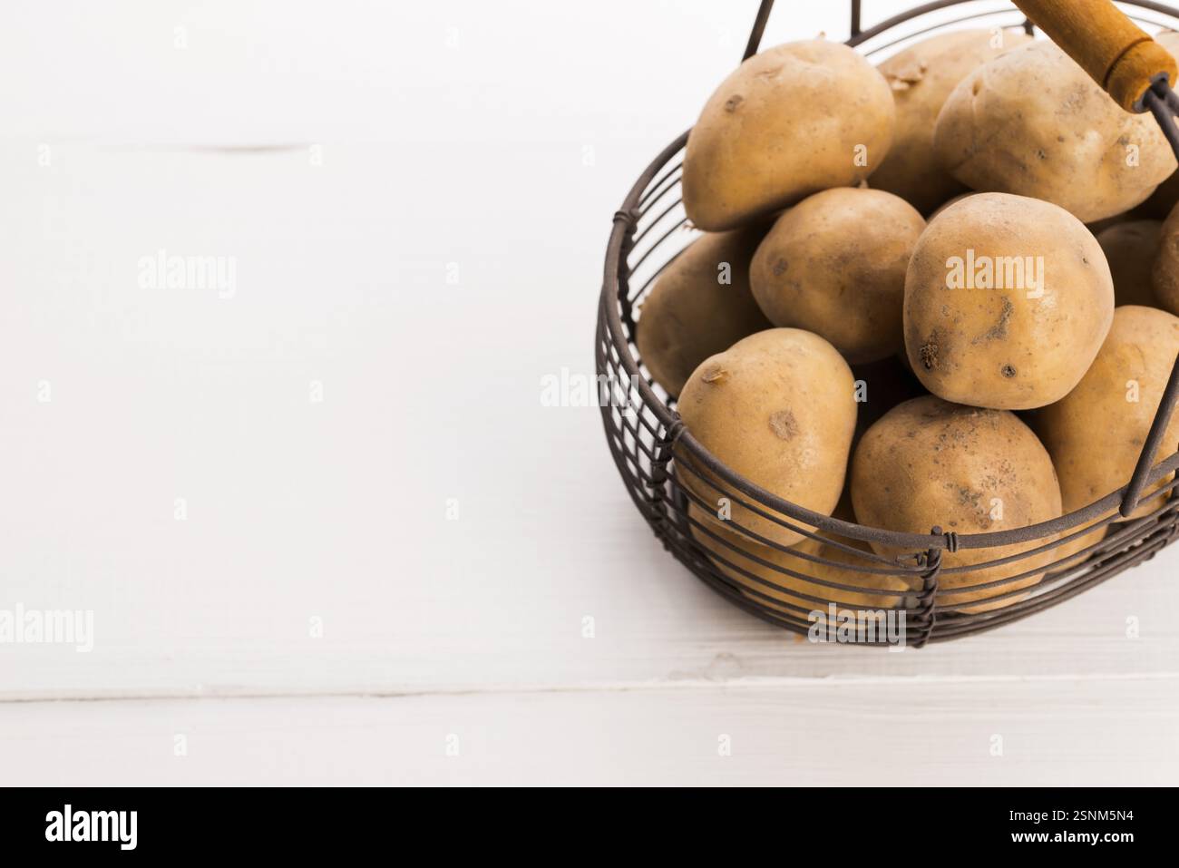 Potatoes baskets hi-res stock photography and images - Alamy