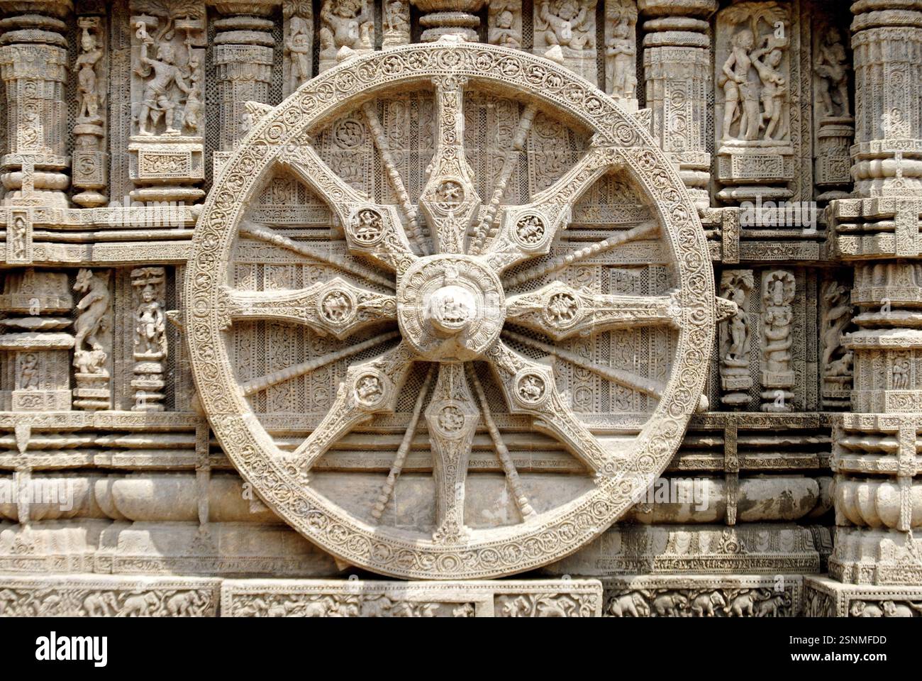 Wheel of Konarak Sun temple, Konarak, Bhubaneswar, Orissa, India World ...