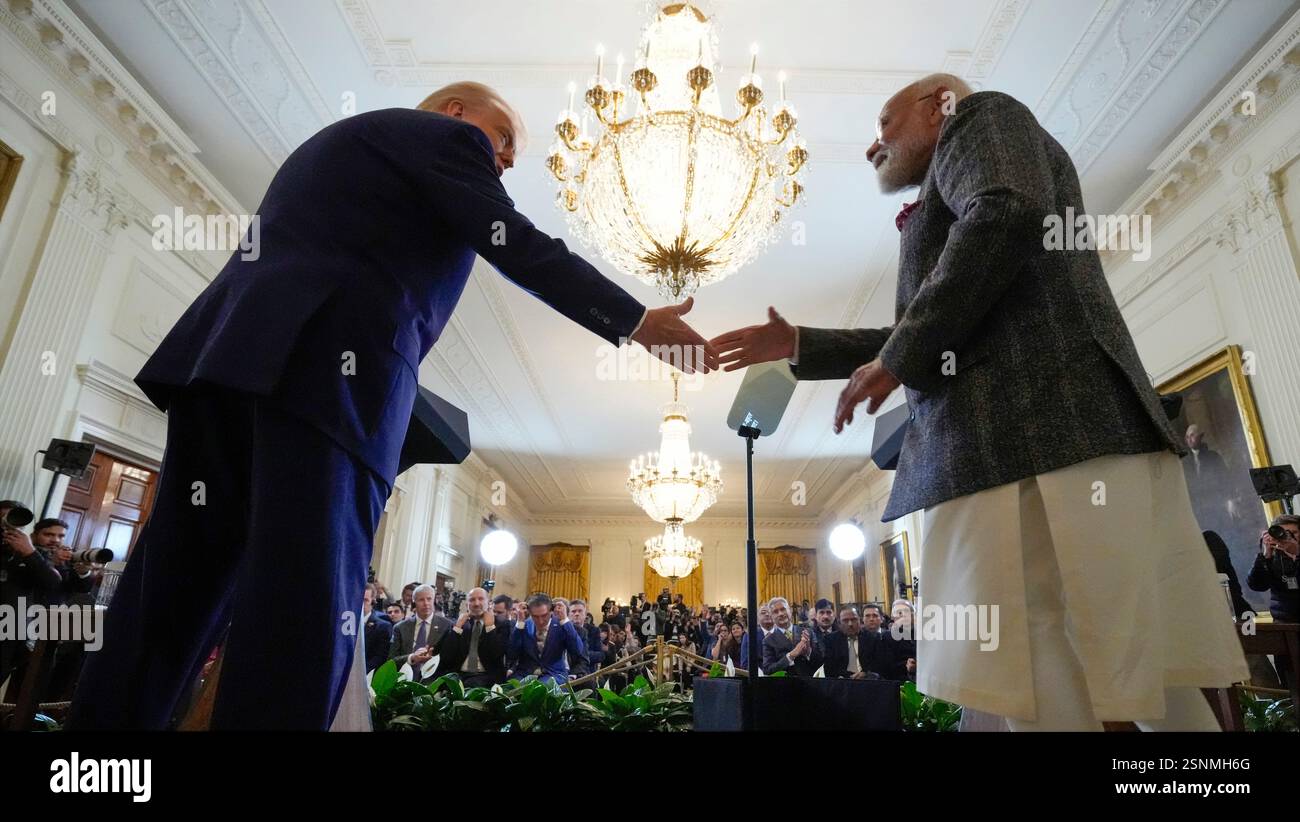 President Donald Trump and India's Prime Minister Narendra Modi shake ...