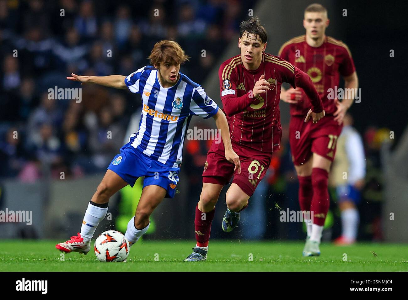 Dragon Stadium, Oporto, Portugal. 13 February, 2025. Pictured left to ...