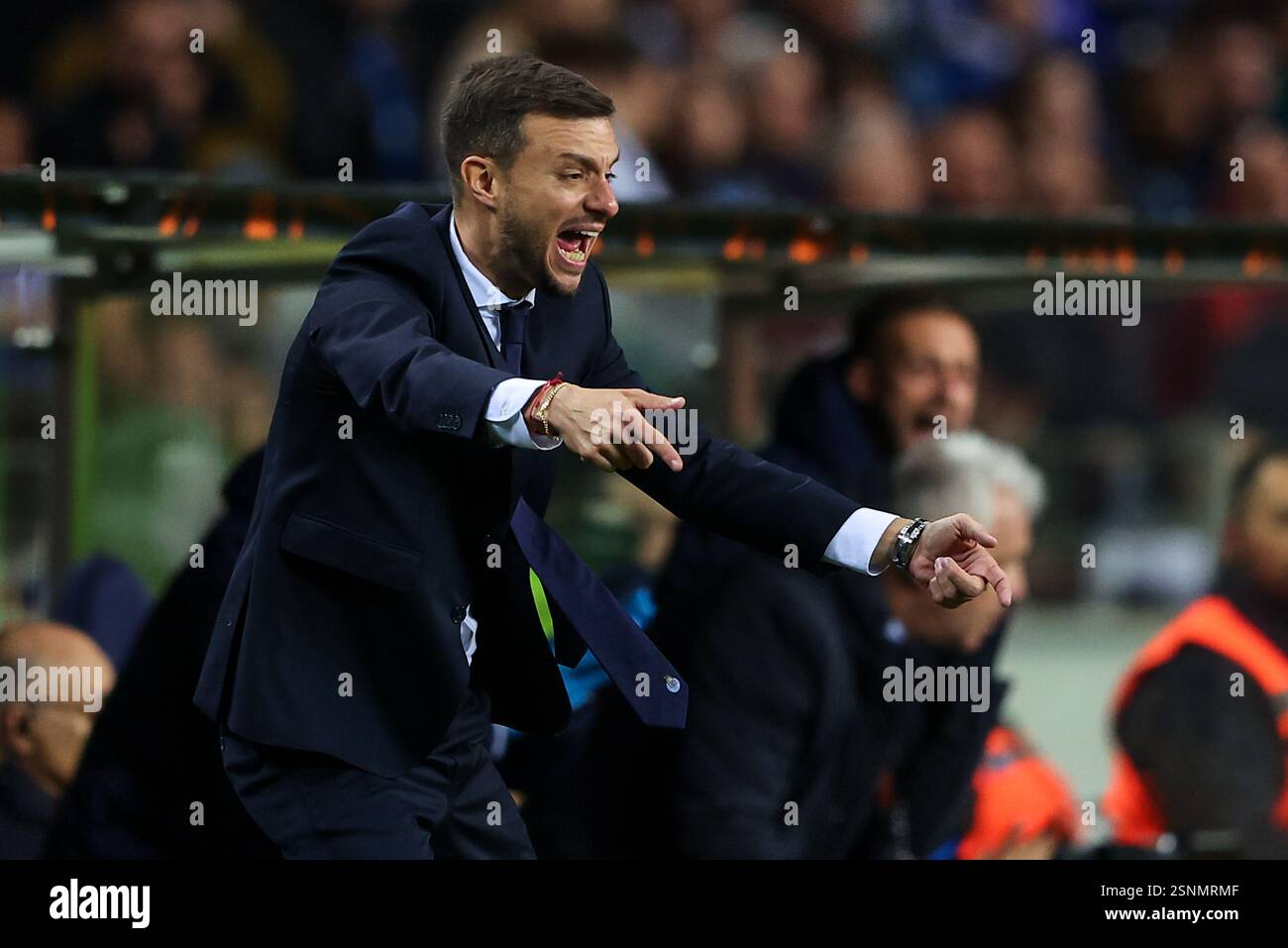 Dragon Stadium, Oporto, Portugal. 13 February, 2025. Pictured left to right, Martín Anselmi (FC ...