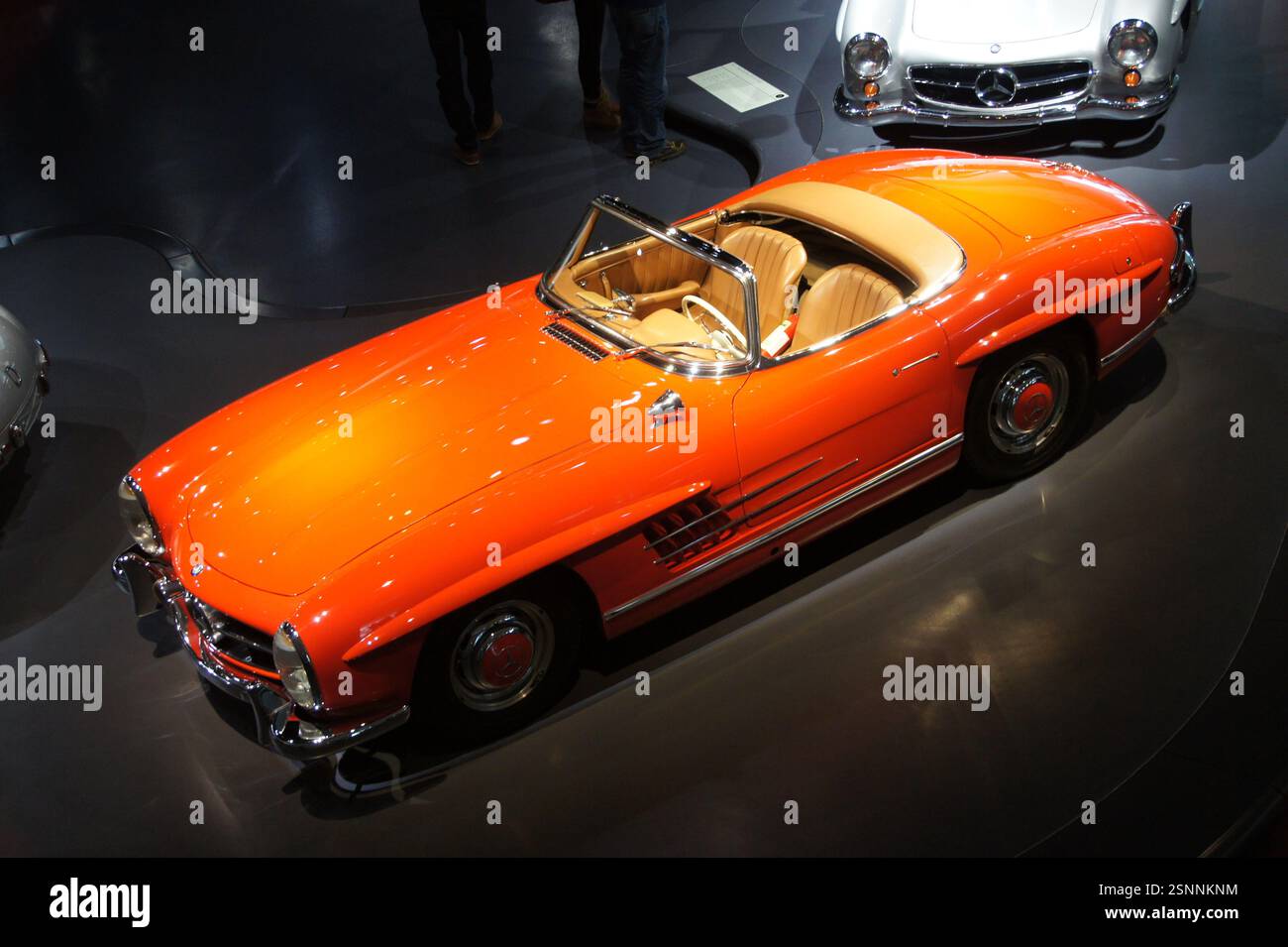 The Mercedes-Benz 300 SL Roadster, a timeless design with a fabric roof ...