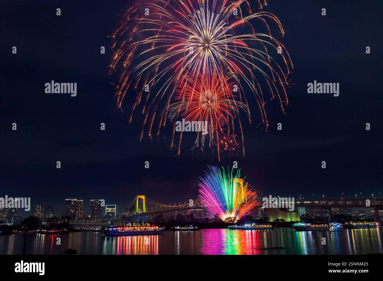 Odaiba Rainbow Fireworks Tokyo Stock Photo - Alamy