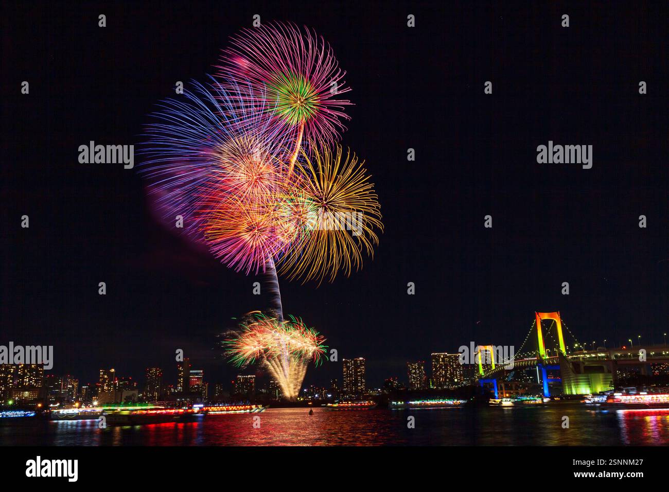 Odaiba Rainbow Fireworks Tokyo Stock Photo - Alamy