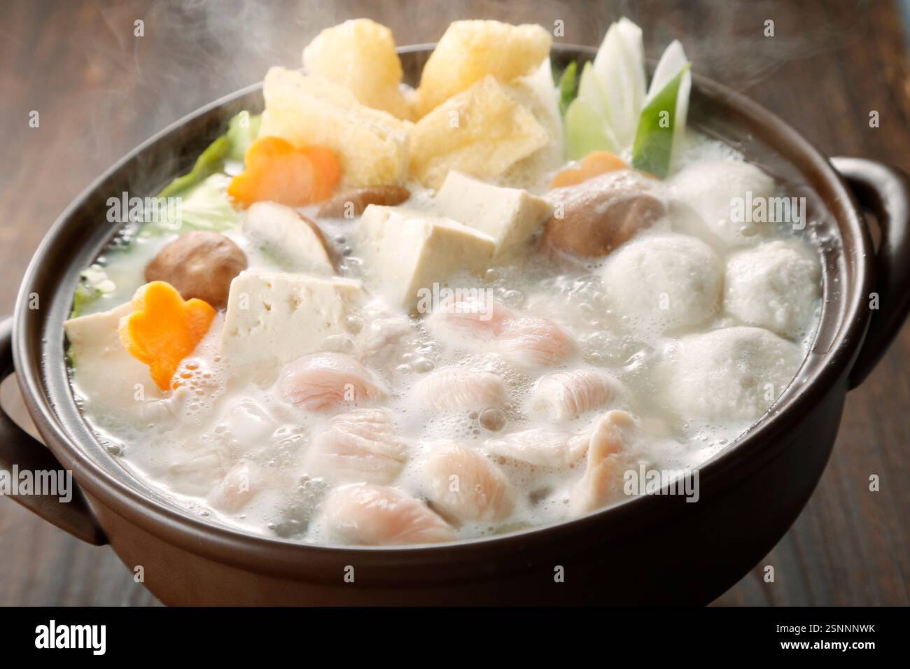 Mizutaki japanese hot pot hi-res stock photography and images - Alamy