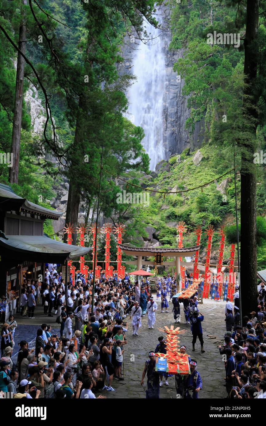 Nachi-no-Sen Festival, fan portable shrine return service Nachi ...
