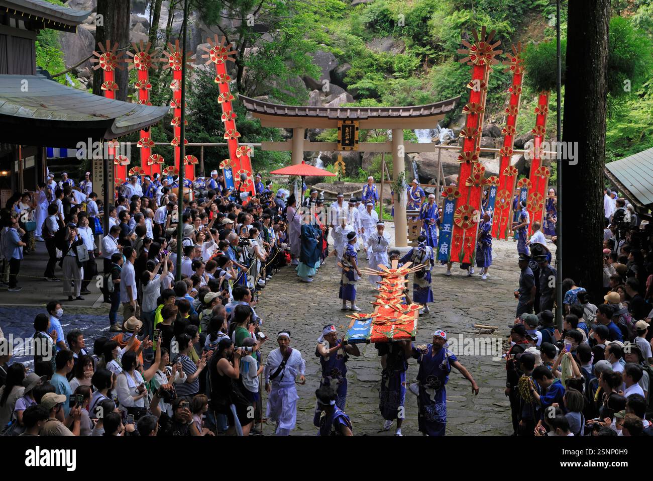 Return of the fan mikoshi hi-res stock photography and images - Alamy