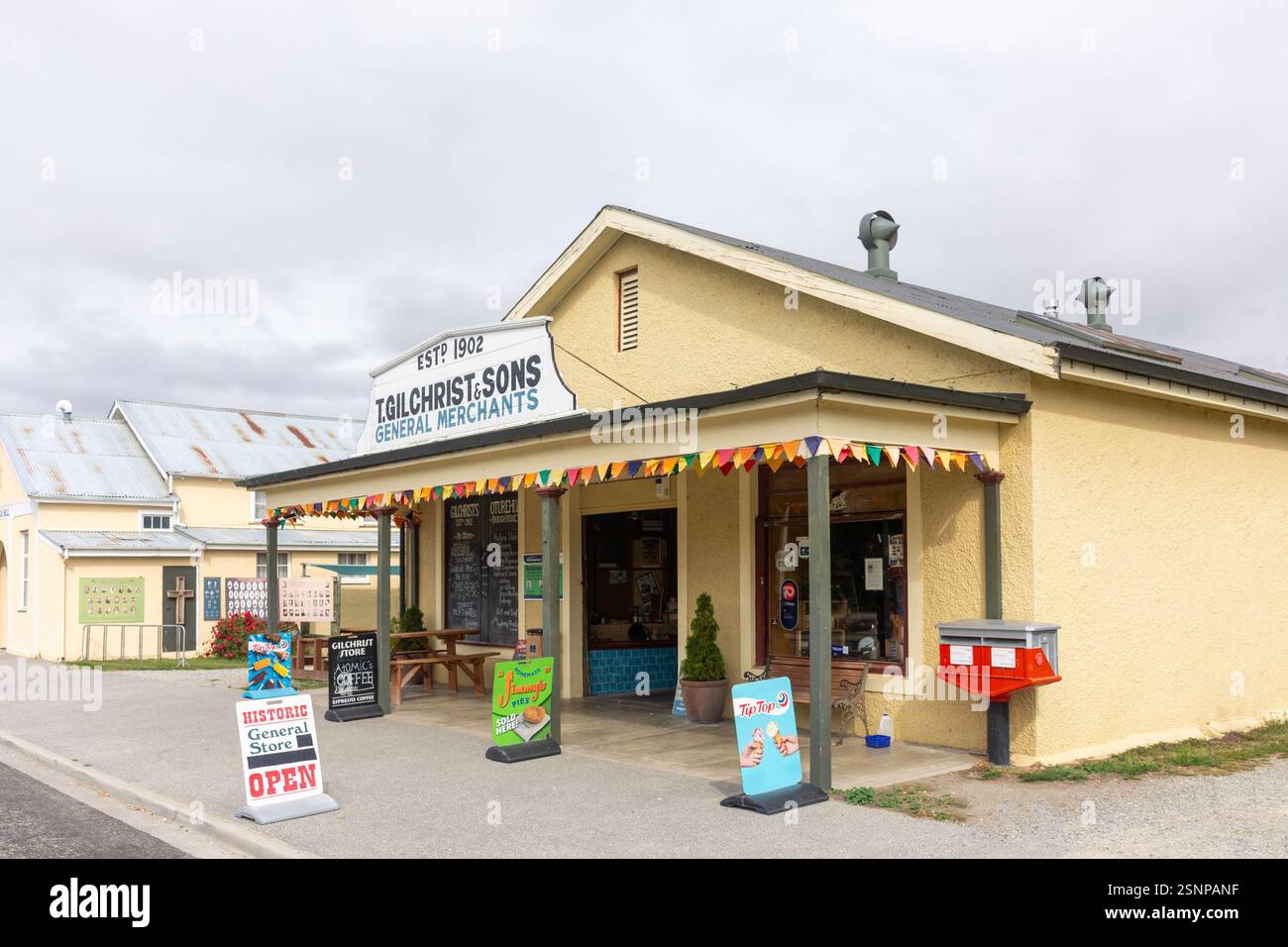 Historic T.Gilchrist General Store (1902), Ida Valley-Omakau Road ...