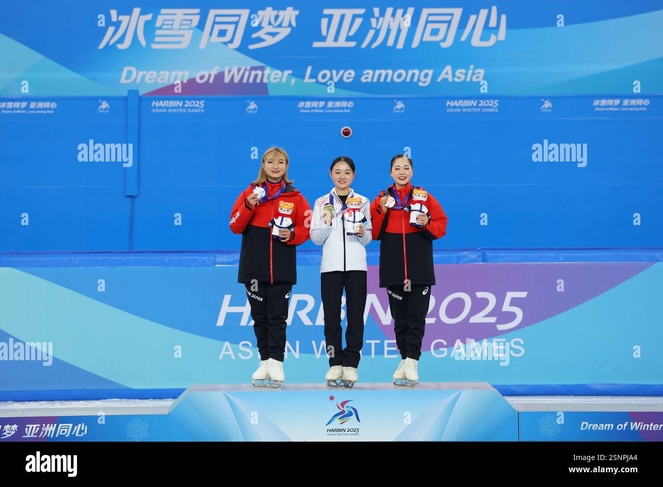 Harbin, China. 13th Feb, 2025. (L to R) Kaori Sakamoto (JPN), Kim ...