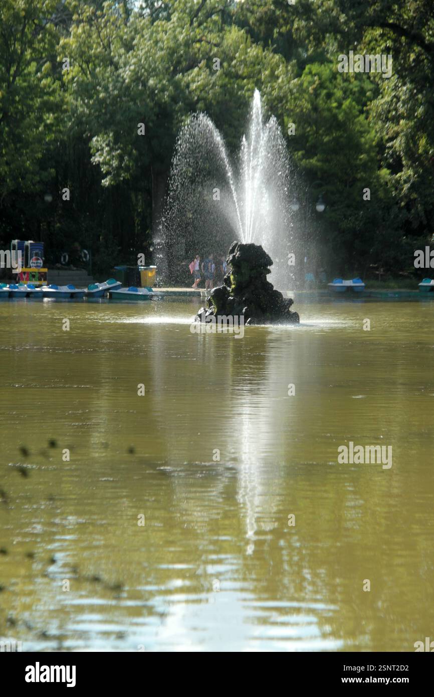 Bucharest, Romania. Water fountain in Cismigiu Park Stock Photo - Alamy