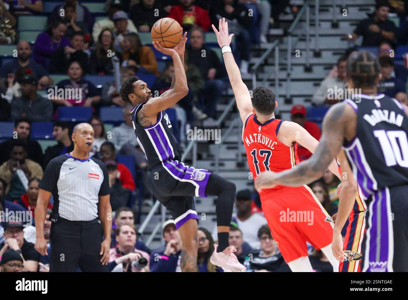 Sacramento Kings guard Malik Monk (0) shoots a fall away jumper over ...
