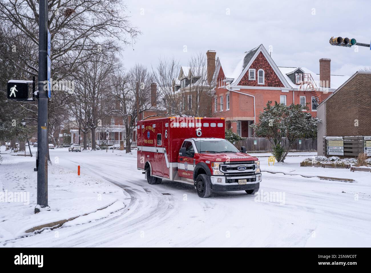 Norfolk Virginia - January 25 2025: An Ambulance Driving On Snow ...