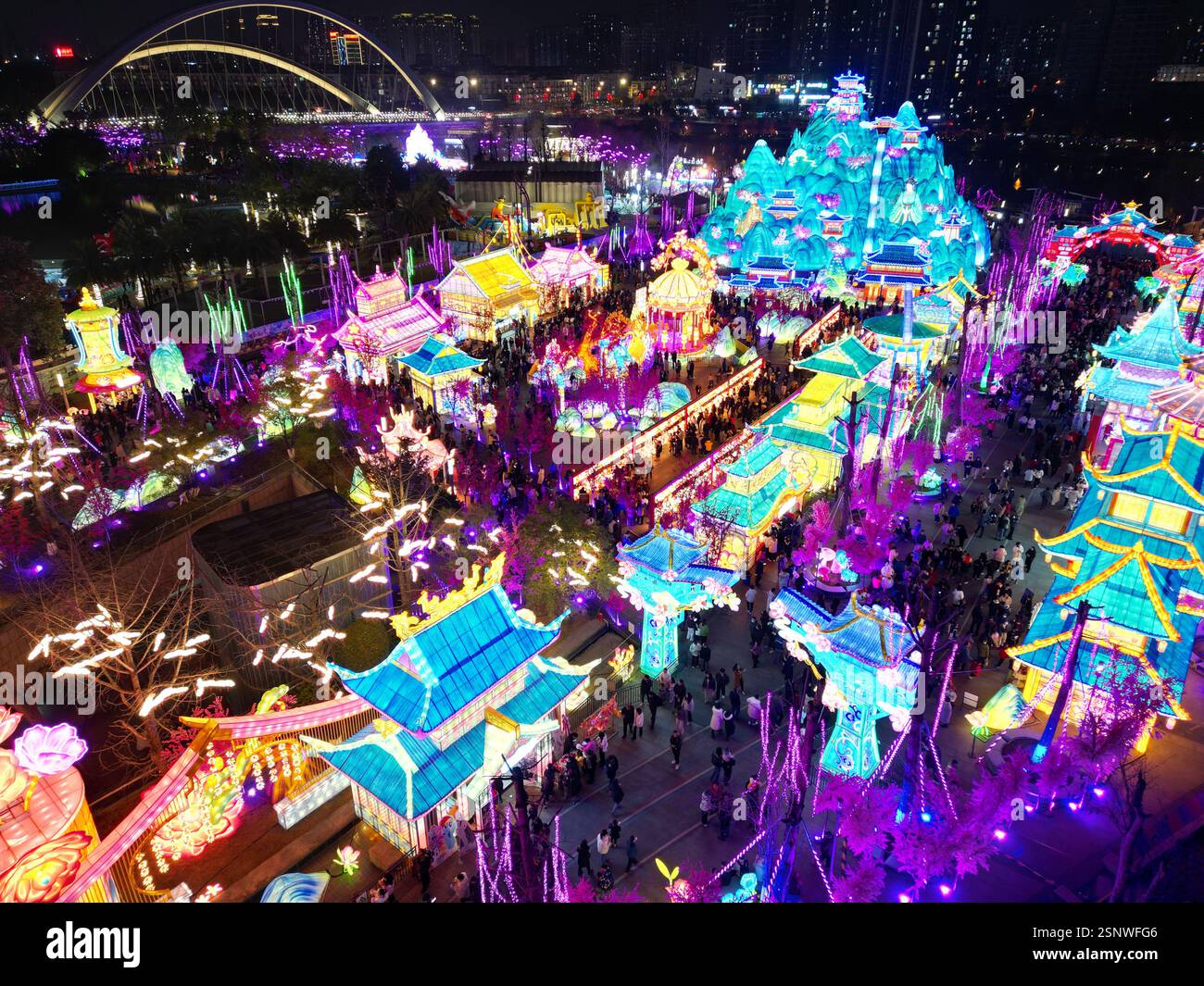Chengdu,China.12th February 2025. Lanterns illuminate the night sky ...