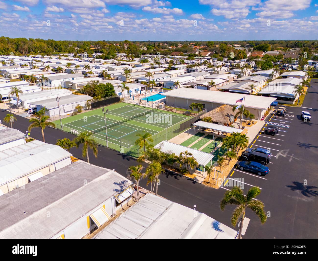 Modular home elevation hi-res stock photography and images - Alamy