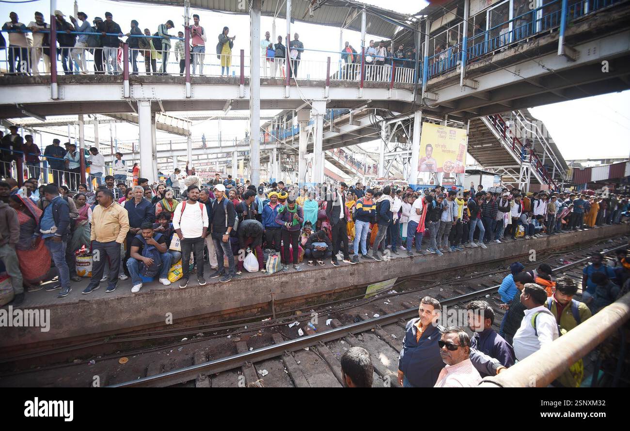 Patna, India. 13th Feb, 2025. PATNA, INDIA - FEBRUARY 13: Passengers ...