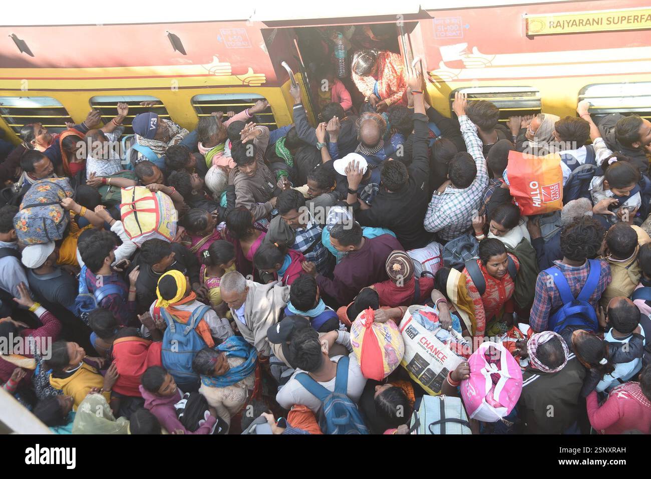Patna, India. 13th Feb, 2025. PATNA, INDIA - FEBRUARY 13: Rush of ...