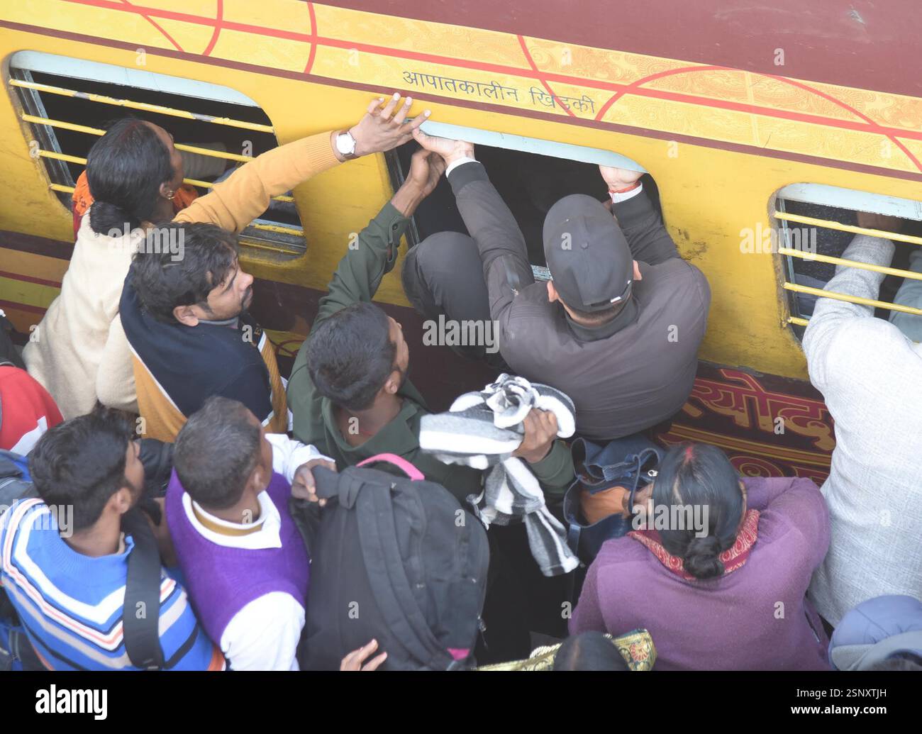 Patna, India. 13th Feb, 2025. PATNA, INDIA - FEBRUARY 13: Rush of ...
