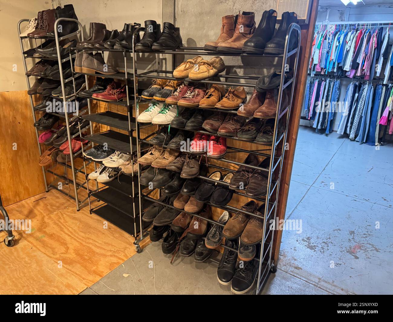 Chicago, USA. 10th Feb, 2025. In a "free store" in the basement of a ...