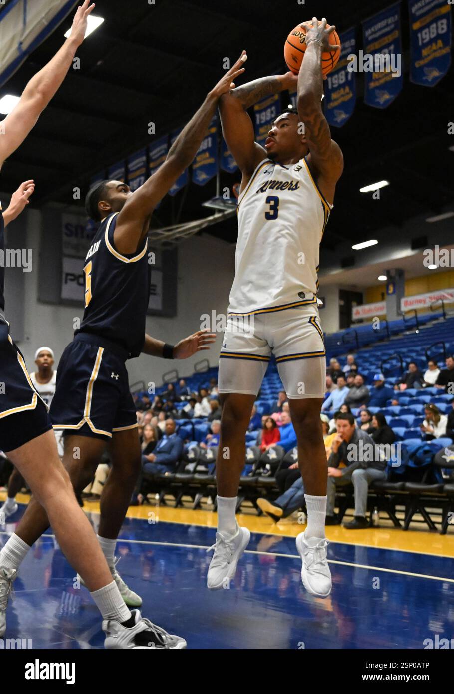 BAKERSFIELD, CA - FEBRUARY 13: Cal State Bakersfield Roadrunners guard ...