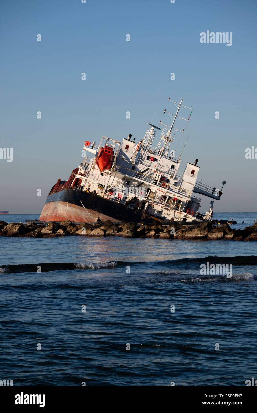 Ship disaster of the merchant ship sunk in Marina di Massa that ...