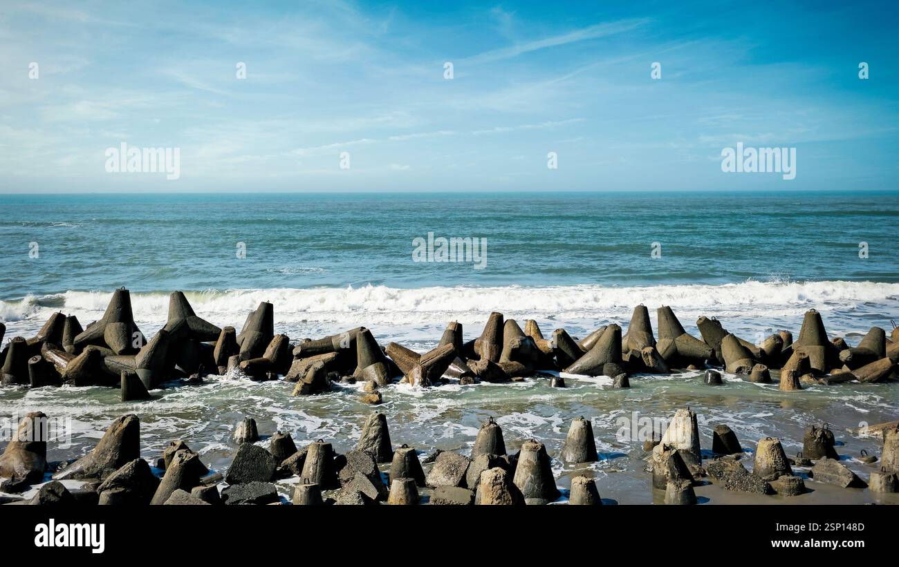 The Bay of Bengal, view from the Cox's Bazar Beach in Bangladesh ...