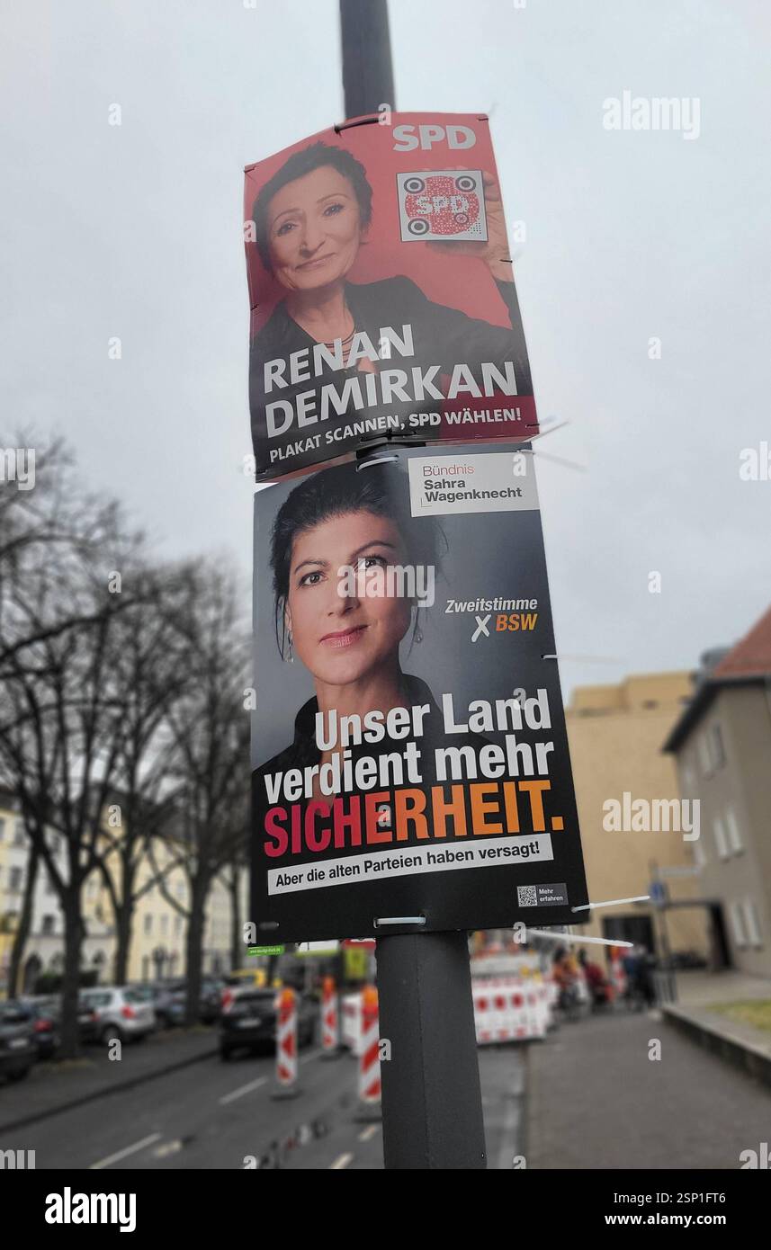 Feature / Symbol: Wahlplakate zur Bundestagswahl 01/25 pp Wahlwerbung ...