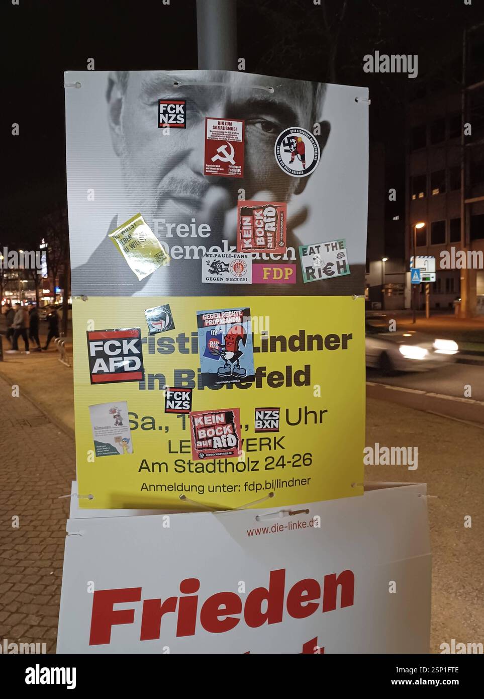 Feature / Symbol: Wahlplakate zur Bundestagswahl 02/25 thg Wahlwerbung ...
